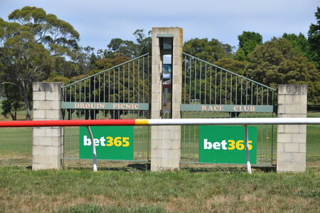 GeoSnapShot | Find photos from Drouin Picnic Races - 26-12-2024